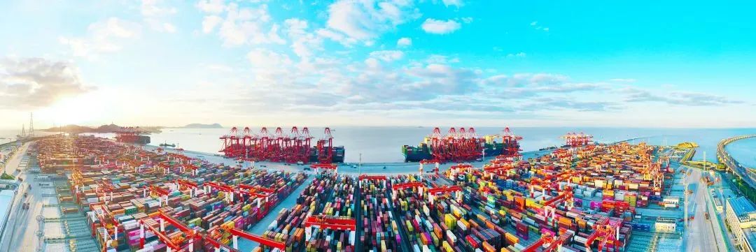 Shanghai Port sets world record, handling 50 million TEUs